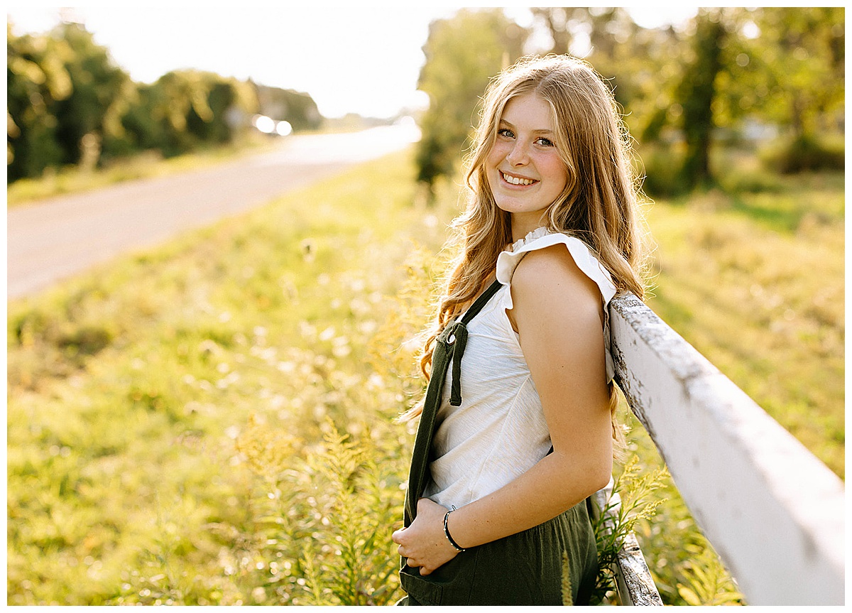Outdoor Field Senior Session | Abbey - brittanysuephotography.com