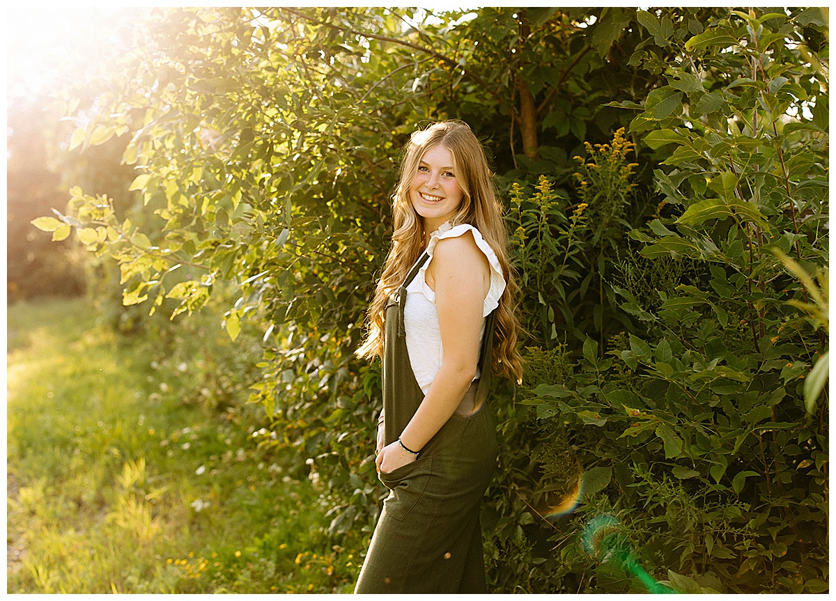 Outdoor Field Senior Session | Abbey - brittanysuephotography.com